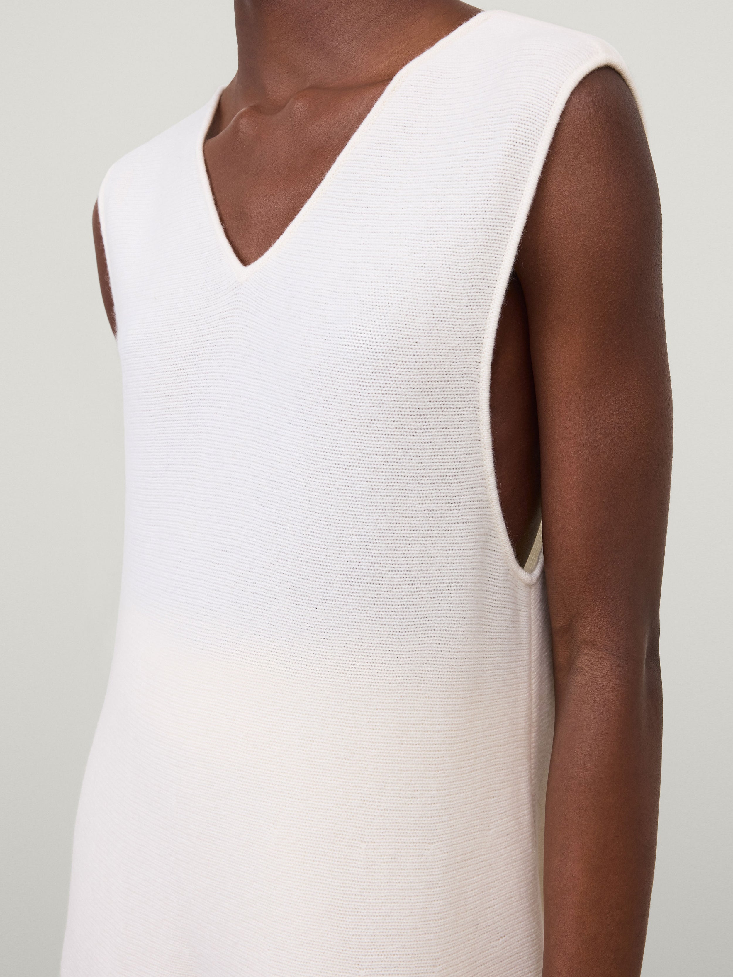 LISA YANG Official Website | A Complete Cashmere Wardrobe